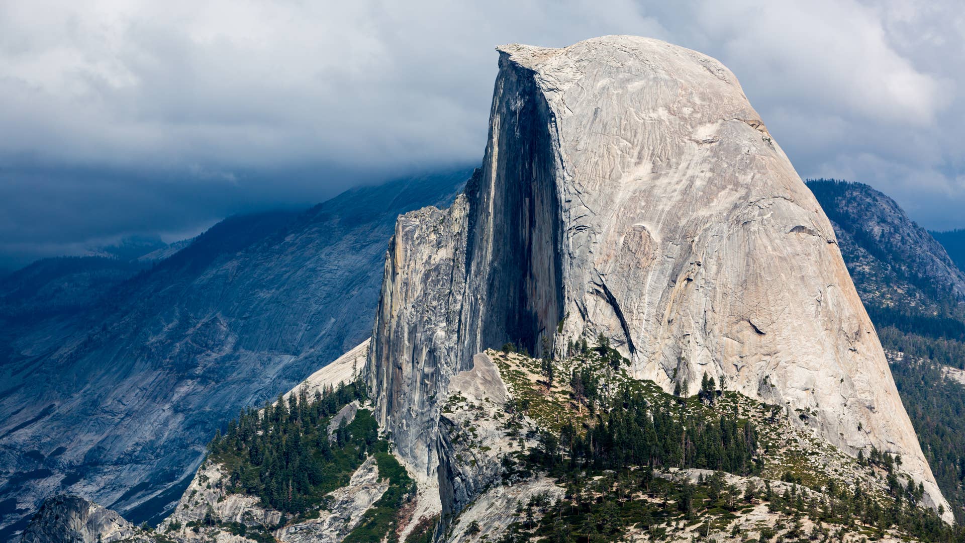 Video of Woman Hiking Straight Up 'Half Dome' in Yosemite Has People ...