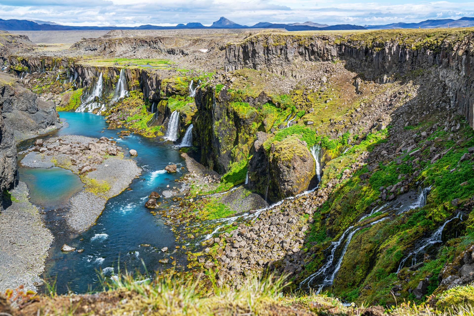 Spot in Iceland Where Visitors Walk Between Two Continents Is Way Too ...