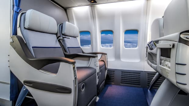 Woman Shares the Reality of Sitting Directly Behind First Class and It ...