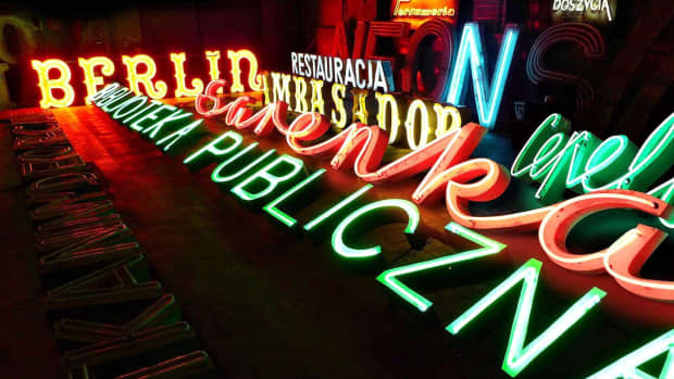 ‘Neon Graveyard’ in Las Vegas Is One of Sin City’s Coolest Hidden Gems ...