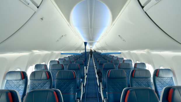 Behind-The-Scenes Look at Secret Flight Crew Rest Area on Boeing Jet Is ...