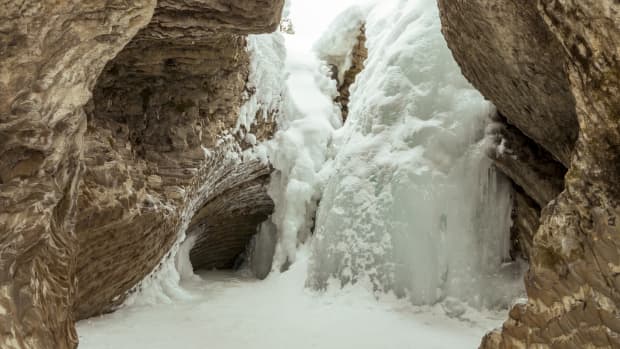 Tourist Encounters Bizarre ‘Candlestick Ice’ While Canoeing in Banff ...
