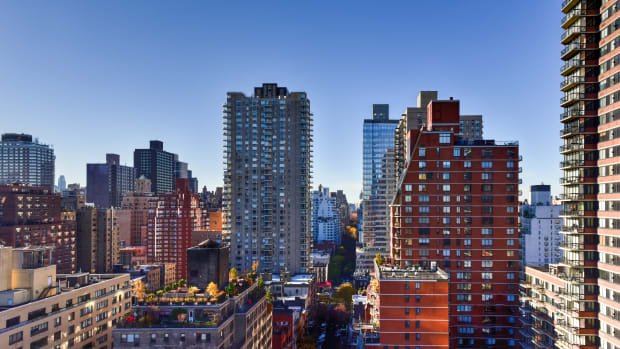 Smallest 1-Bedroom Apartment in NYC with a Rooftop Is So Unique and ...