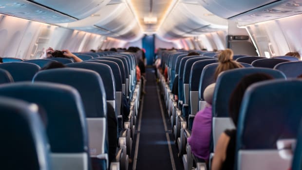 Flight Attendant's Horror Account of What Happens in Flight Is Cringe ...