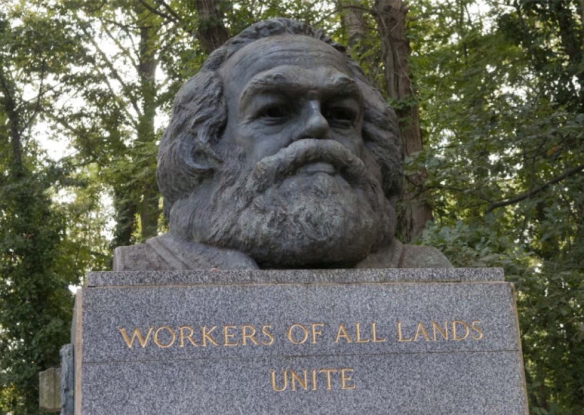 Visiting Marx's Tomb in Highgate Cemetery - WanderWisdom