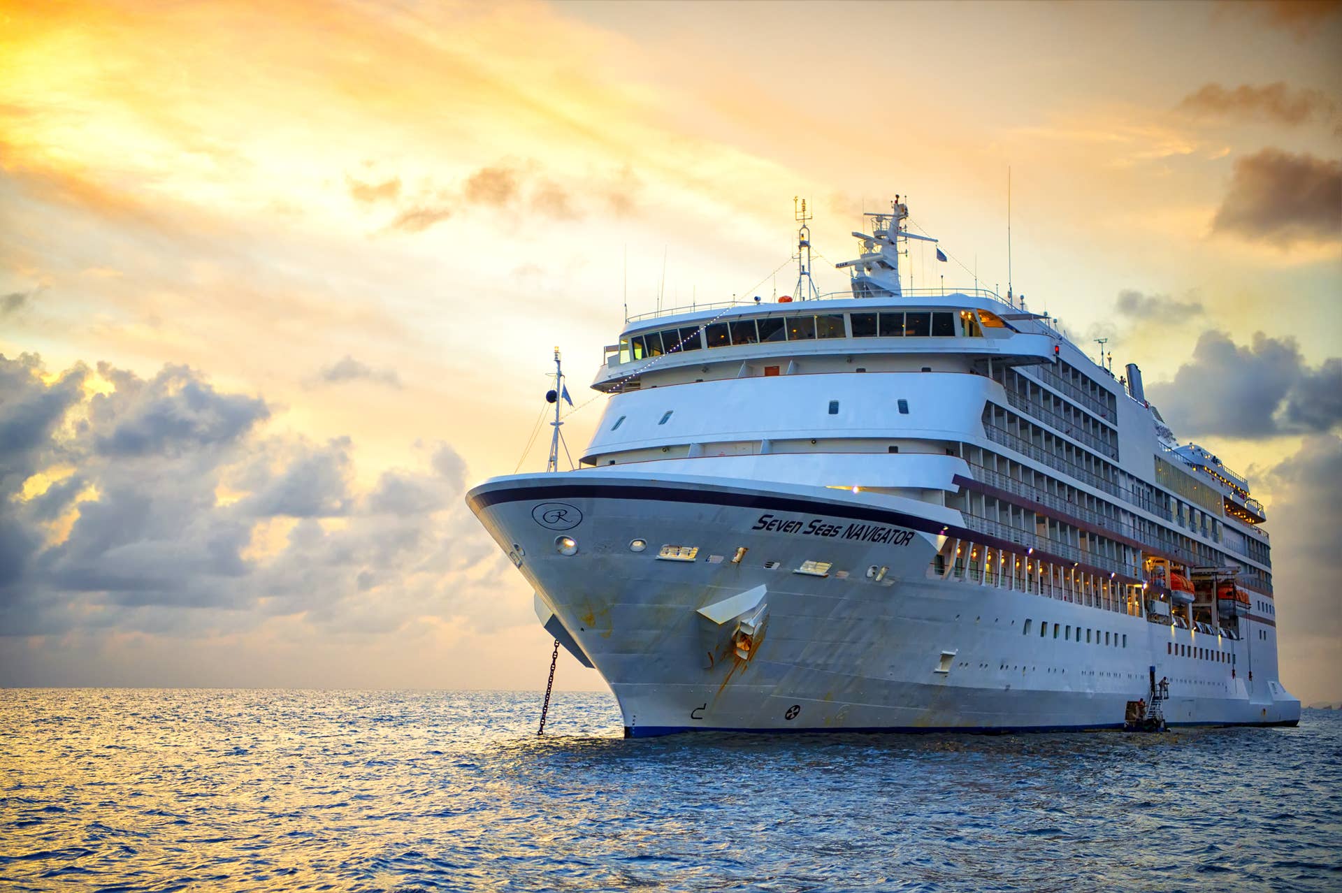 Cruise Ship Worker Gives Fascinating Behind-the-Scenes Tour of the Crew ...