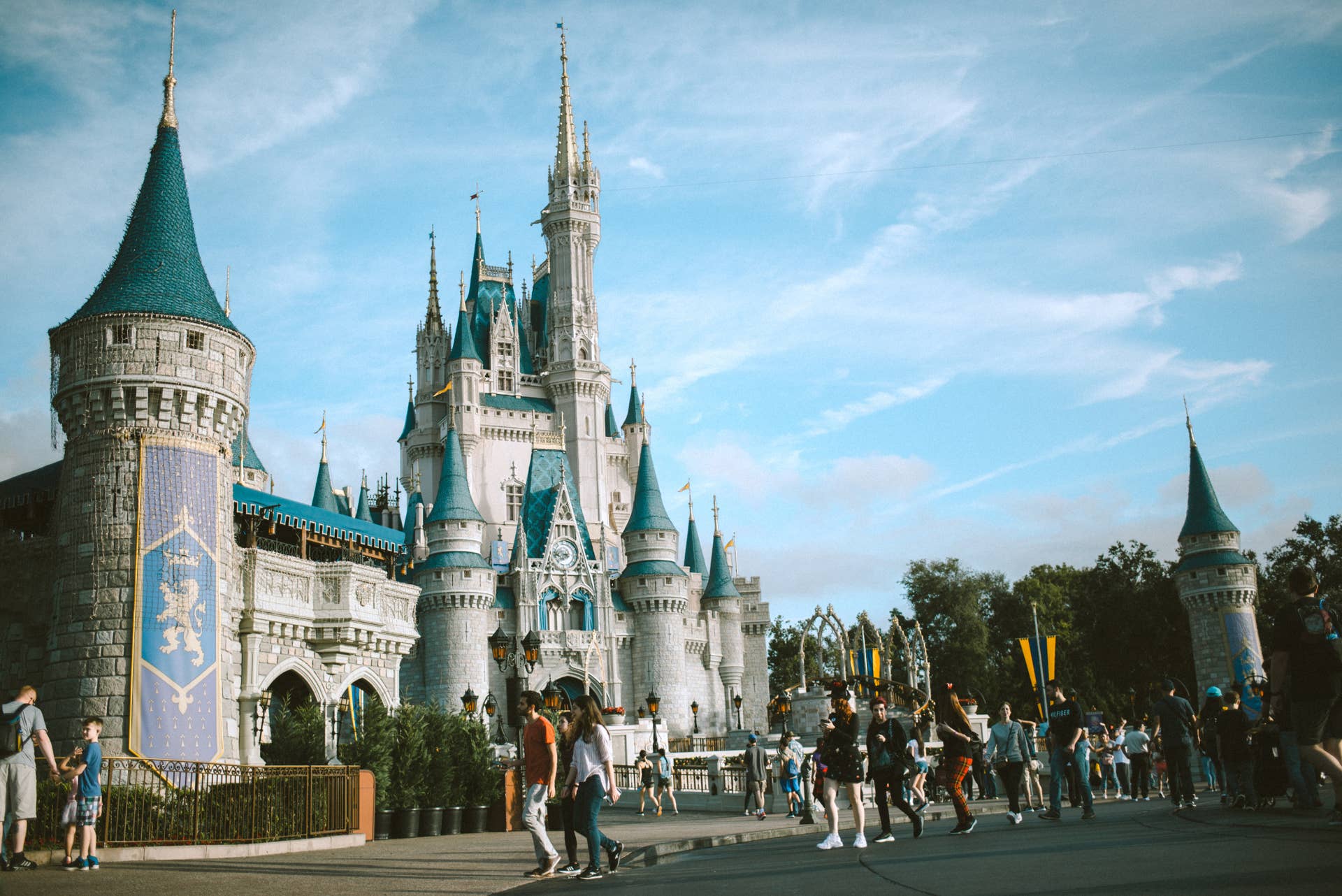 Disney World Guest Throws Shade at Bad Tourist Behavior - Wanderwisdom