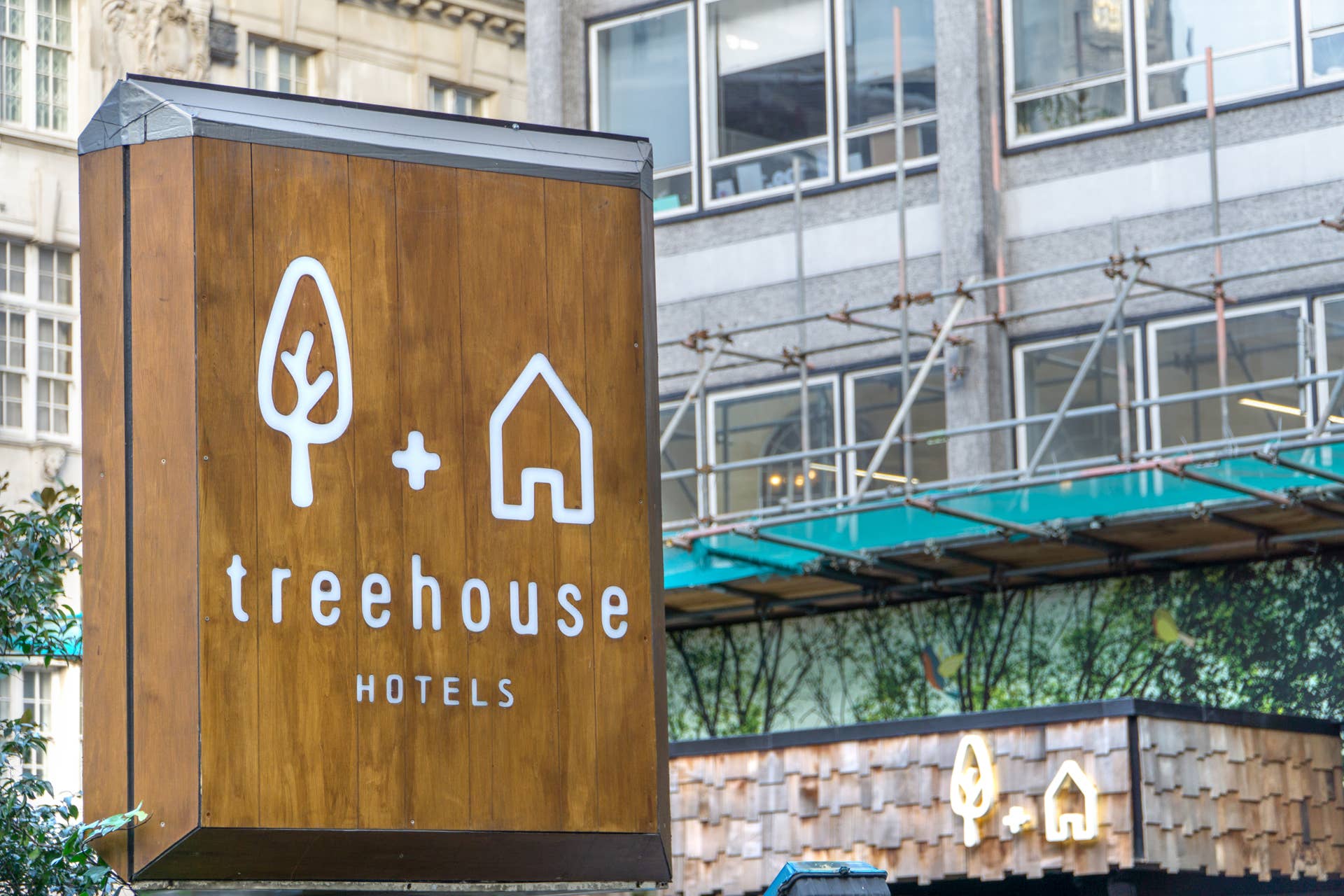 Hotel in London That Has a Distinct 'Treehouse Vibe' Is a True Oasis in ...