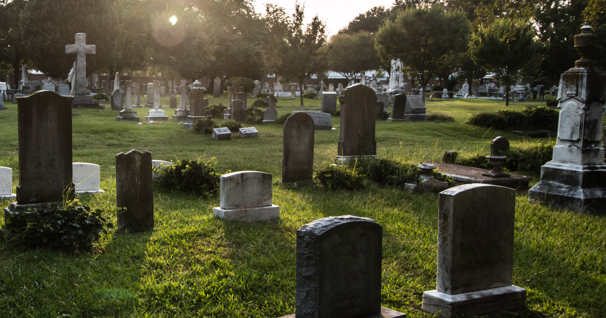 Grave People Can 'Peek Through' in Vermont Is Creepy Yet Fascinating ...