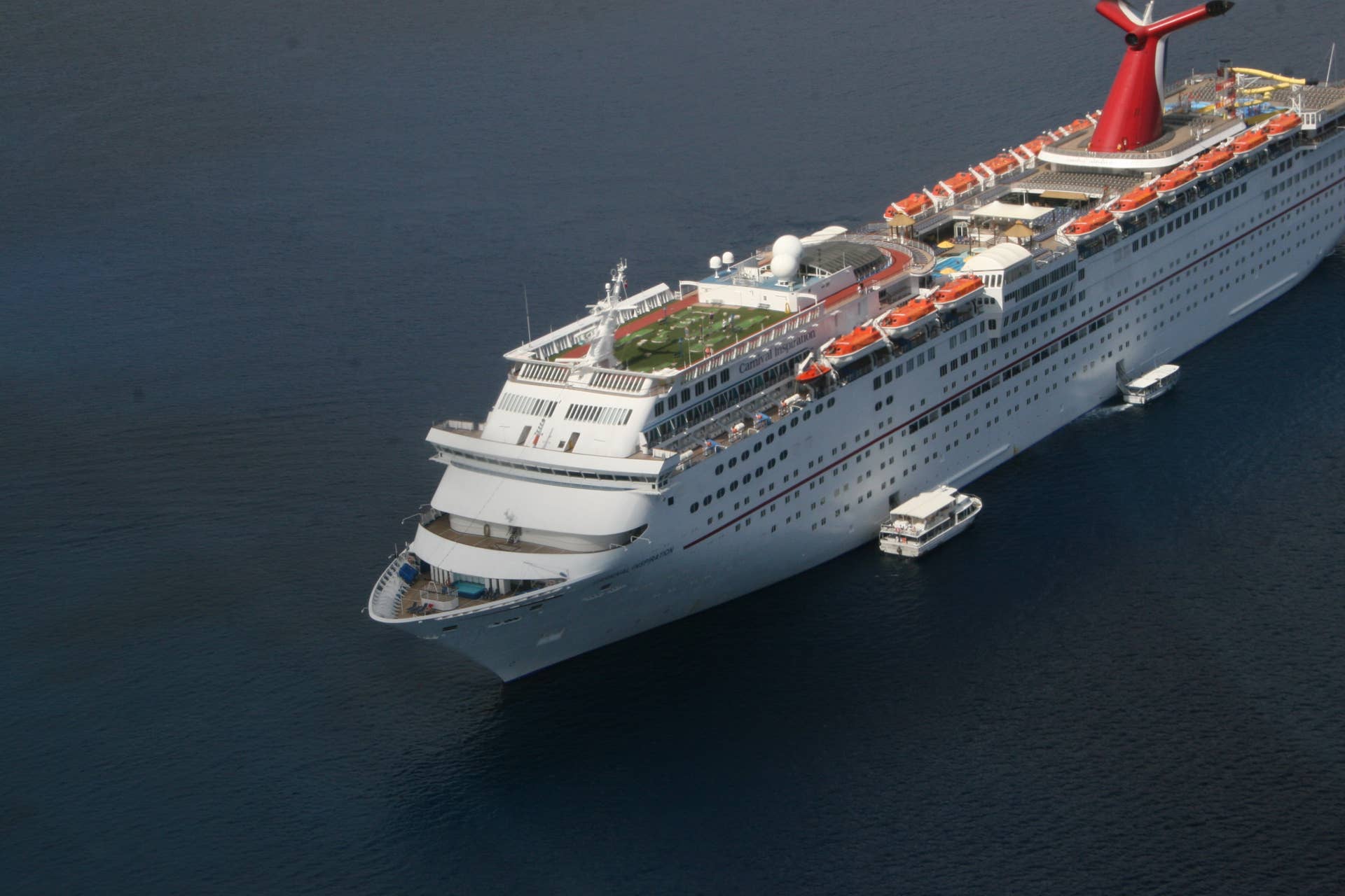 Video Comparing 'Carnival' Cruise to 'Disney' Is Sad but True ...