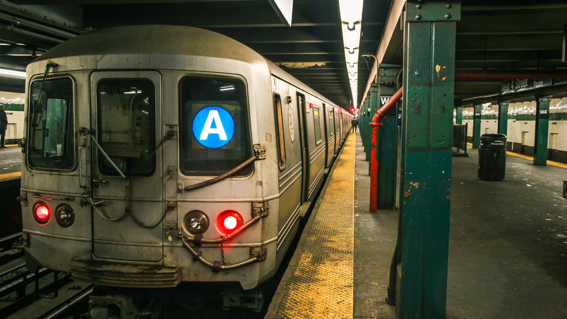 Vintage Subway Car in NYC Restored for Special Holiday Nostalgia Trip ...