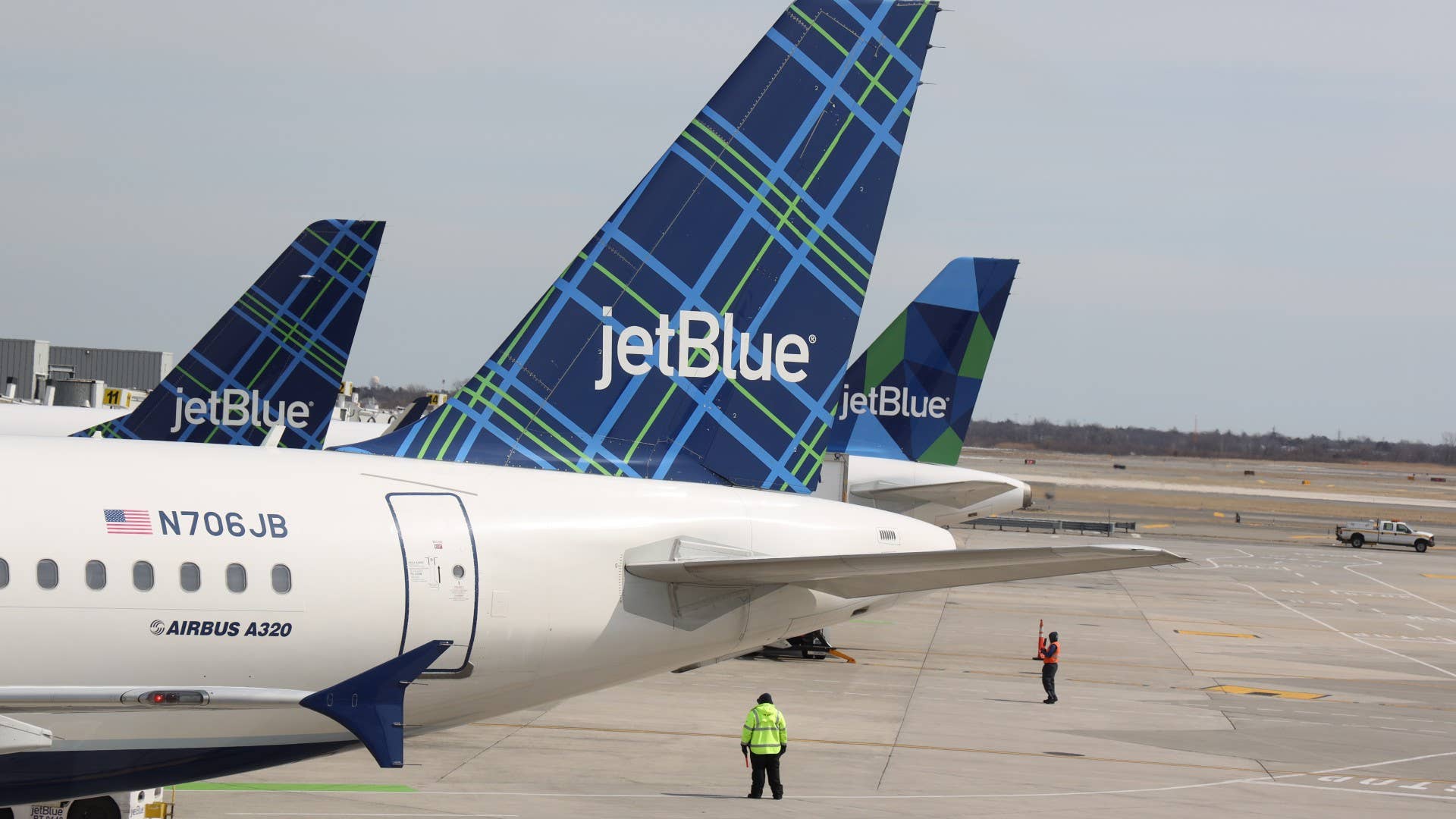 New Video Shows Jetblue Plane Slamming Tail on Colorado Runway To Avoid ...