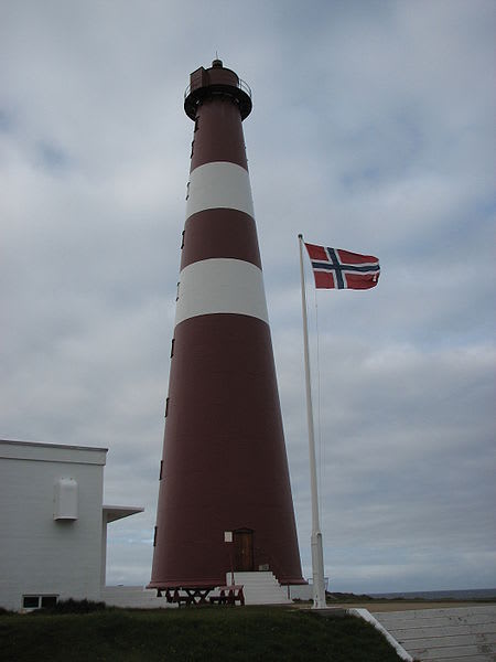 10 Famous Lighthouses From Around the World - Wanderwisdom