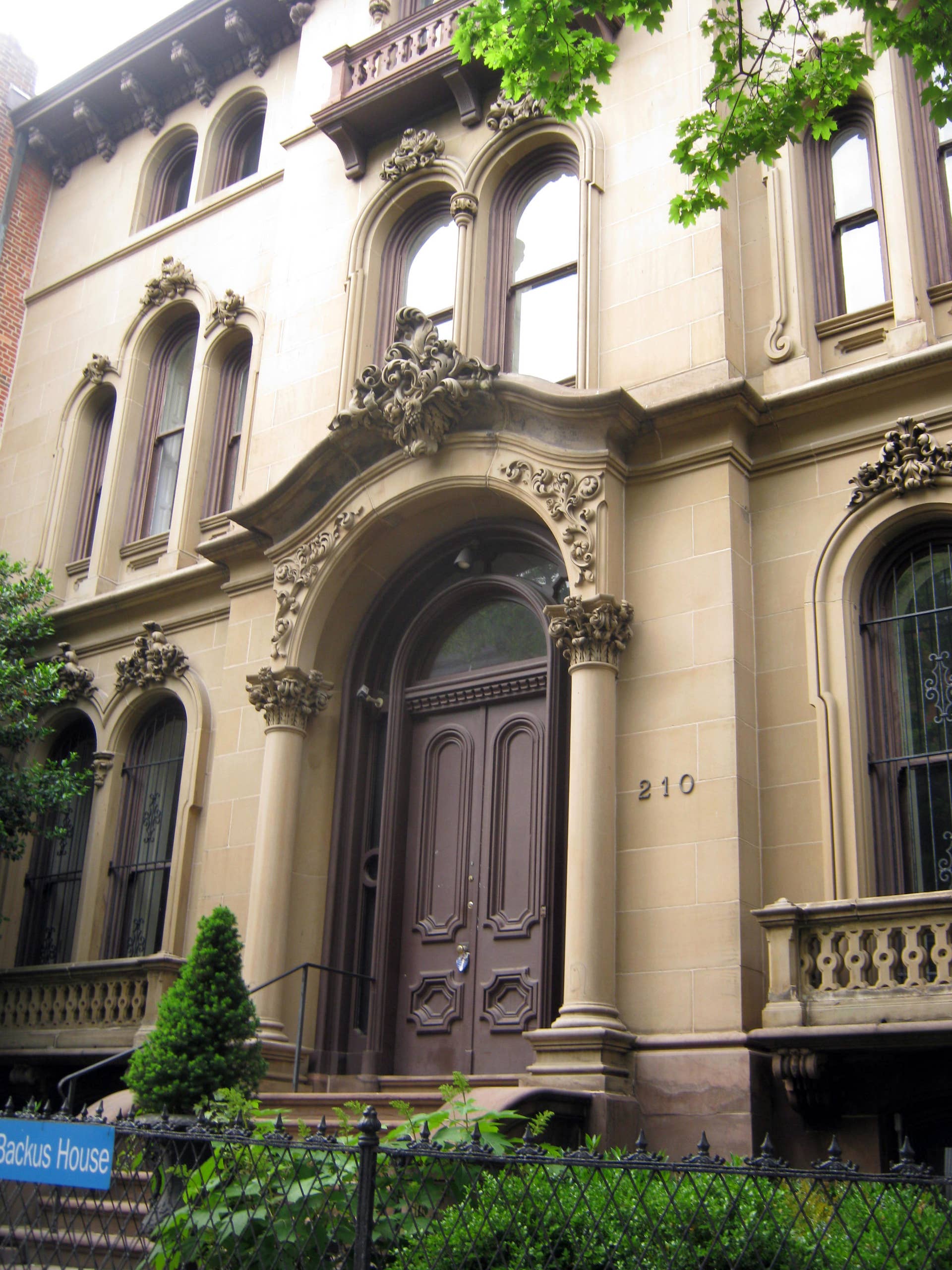Baltimore's Beautiful and Historic Mount Vernon Place - Wanderwisdom