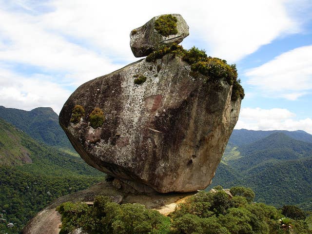 10 Amazingly Balanced Rock Formations to Visit Before They Disappear ...