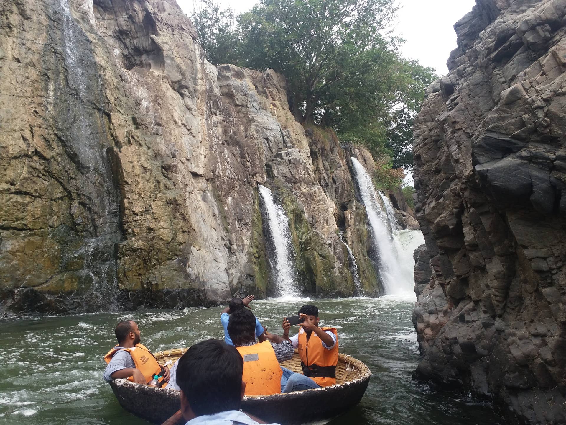 8 Beautiful Places to Visit in Hogenakkal - Wanderwisdom